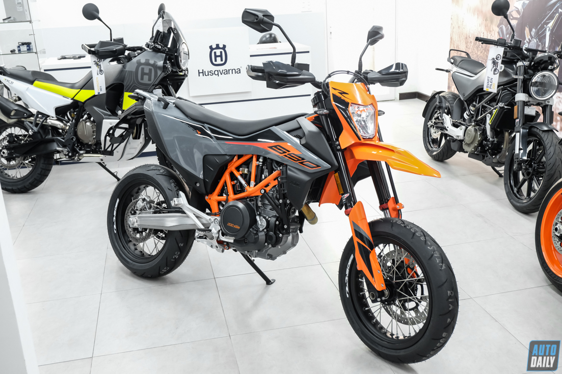 KTM 690 SMC R – Xe cào cào đa địa hình có giá bán hơn 600 triệu đồng tại VN