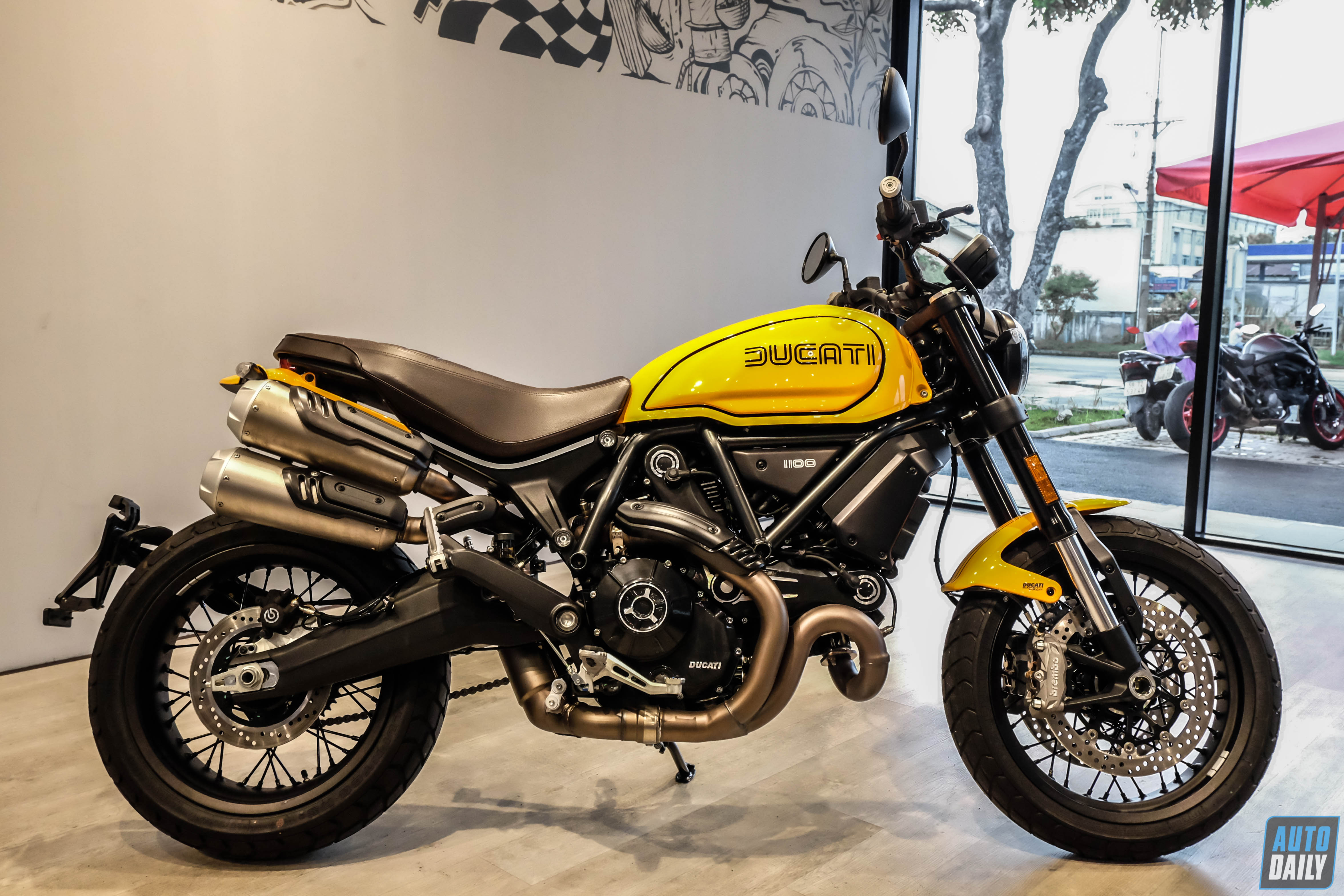 'Hàng hiếm' Ducati Scrambler 1100 Tribute Pro 2022 đầu tiên tại Việt Nam